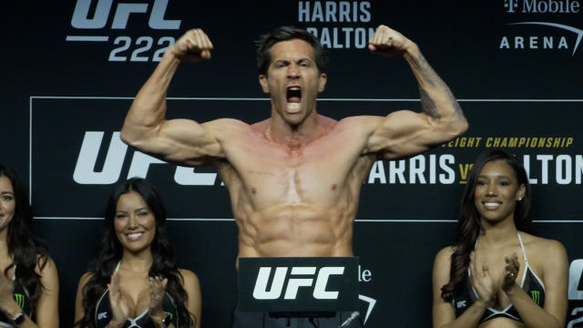 Jake Gyllenhaal hace aparición sorpresa en UF 285, sorprendiendo con su ...
