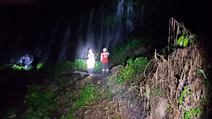 Mujer muere al caer de barranco en los Chorros de la Calera - La Noticia SV