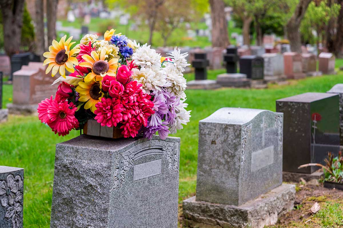 ¿De dónde viene la idea de sepultar a los muertos? - La Noticia SV