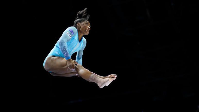 Simone Biles: la gimnasta estadounidense es la primera mujer en ...
