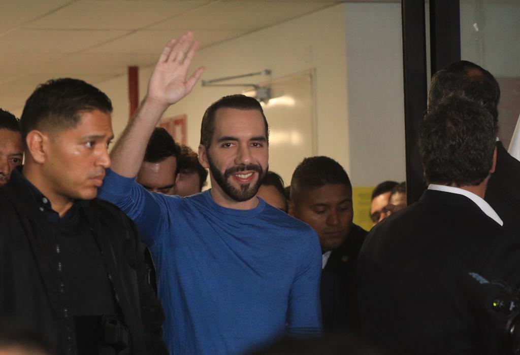 Bukele lidera, con 90 %, el ranking de las personalidades con opinión ...