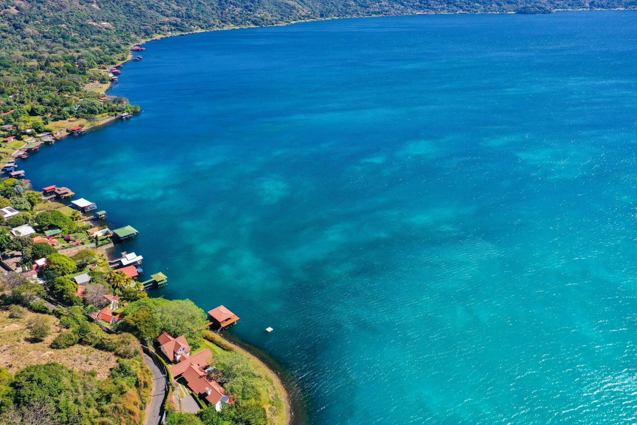 El lago de Coatepeque se viste de turquesa - La Noticia SV
