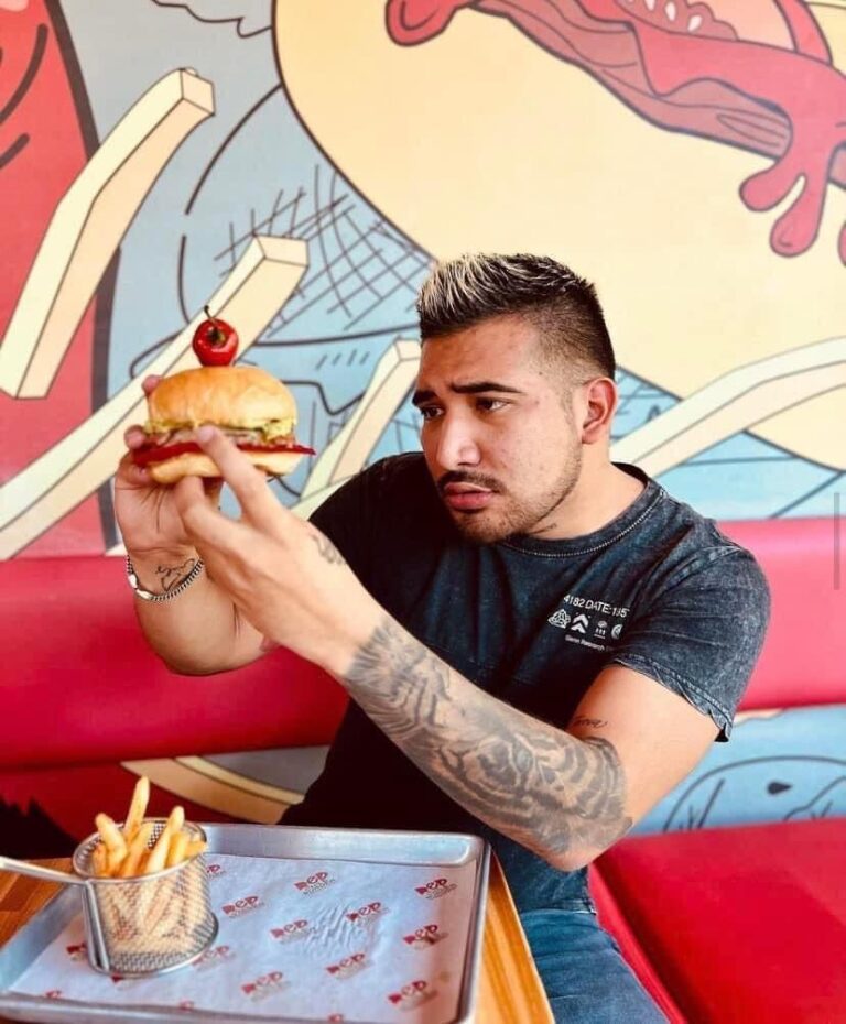 "El Pato" youtuber salvadoreño suma más denuncias por estafa