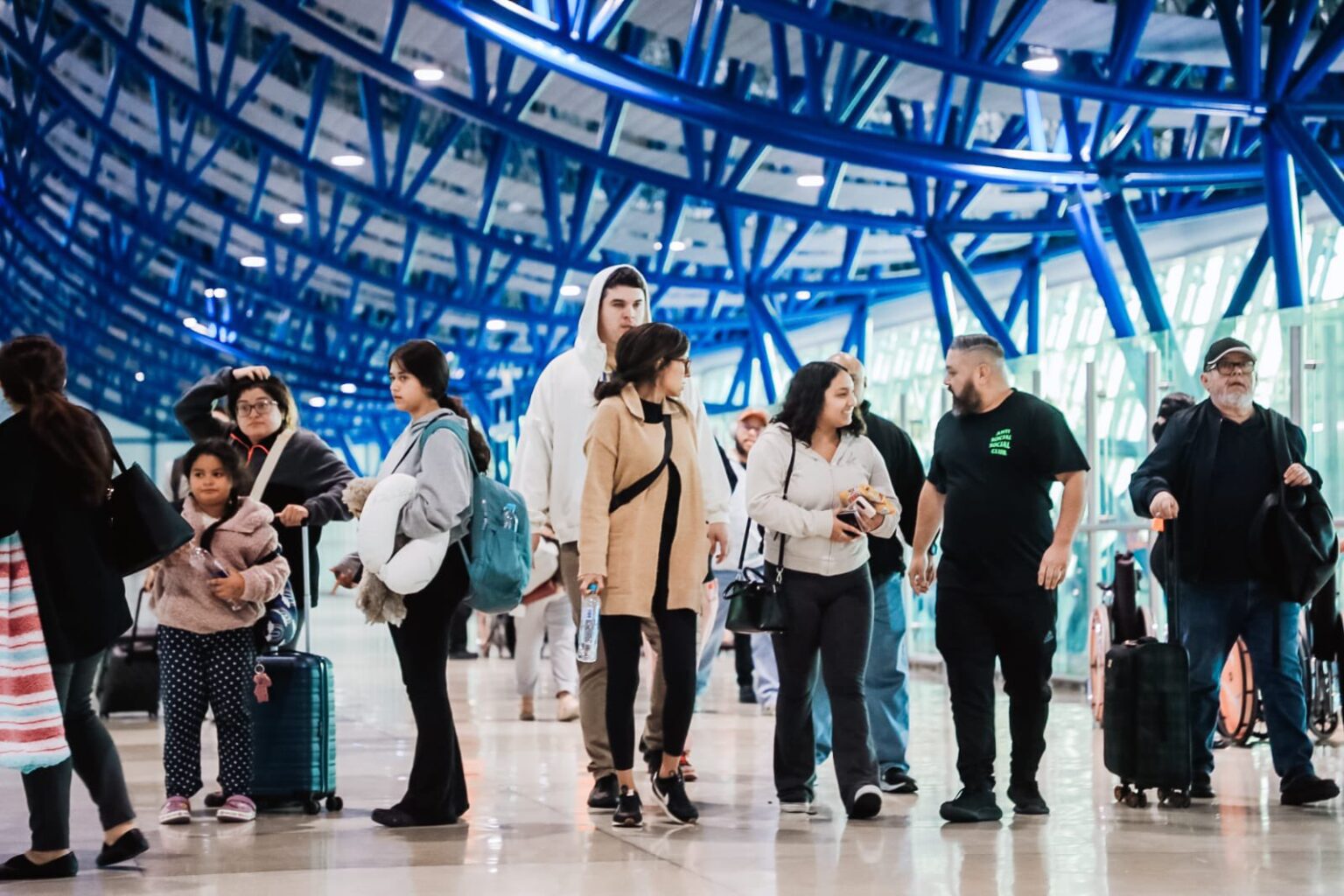 1.3 millones de pasajeros ingresaron vía el Aeropuerto Internacional de El Salvador en el primer ...