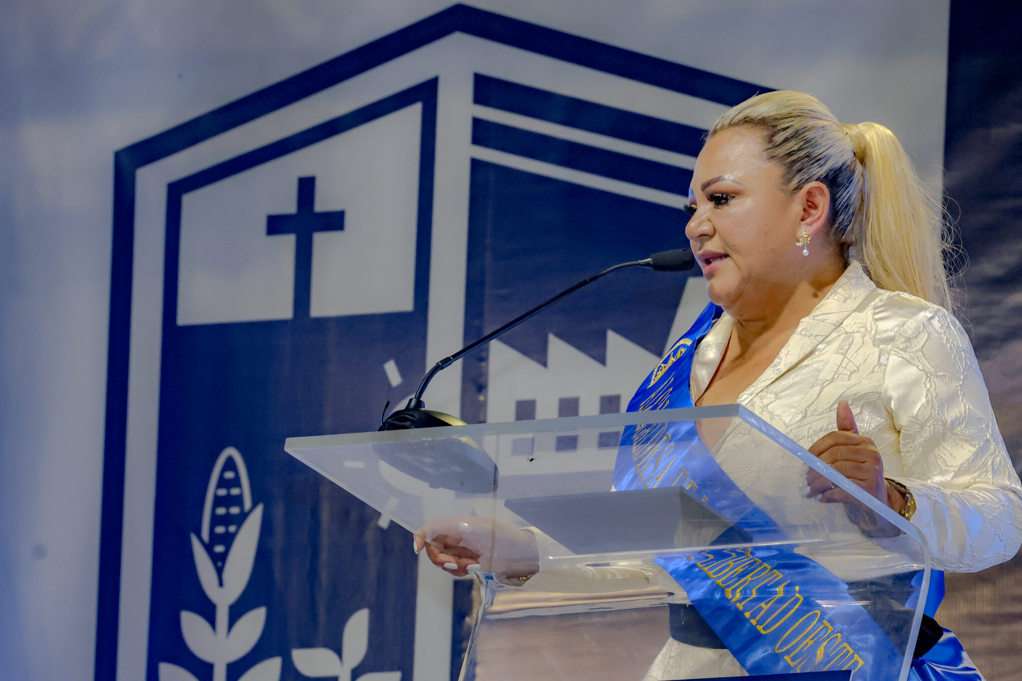 Alcaldesa Janet González asume las riendas de La Libertad Oeste - La ...