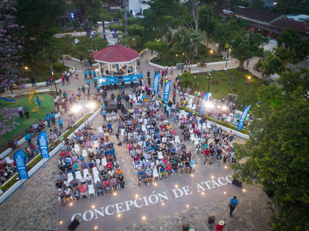 Festival cultural en el revitalizado parque central de Concepción de ...