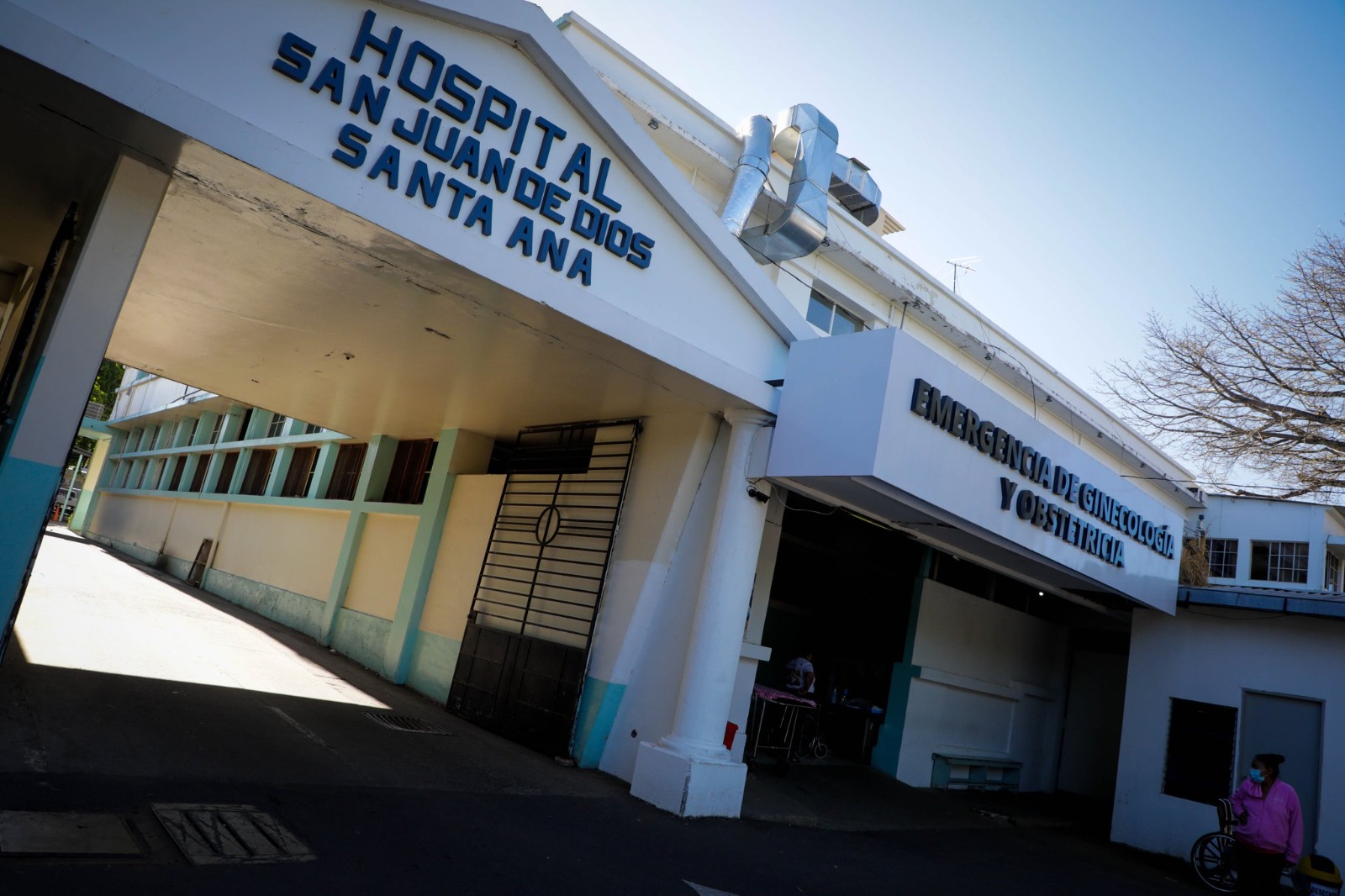 Hombre muere en Hospital de Santa Ana, su compañera de vida lo atacó ...