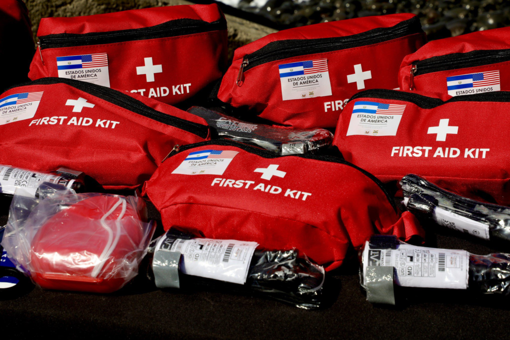 EE.UU. donó 170 kits de primeros auxilios a salvavidas de Protección ...
