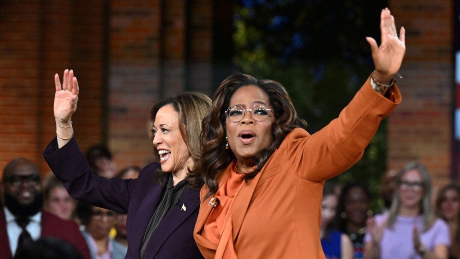 Harris y Oprah celebran mitin electoral repleto de estrellas invitadas ...