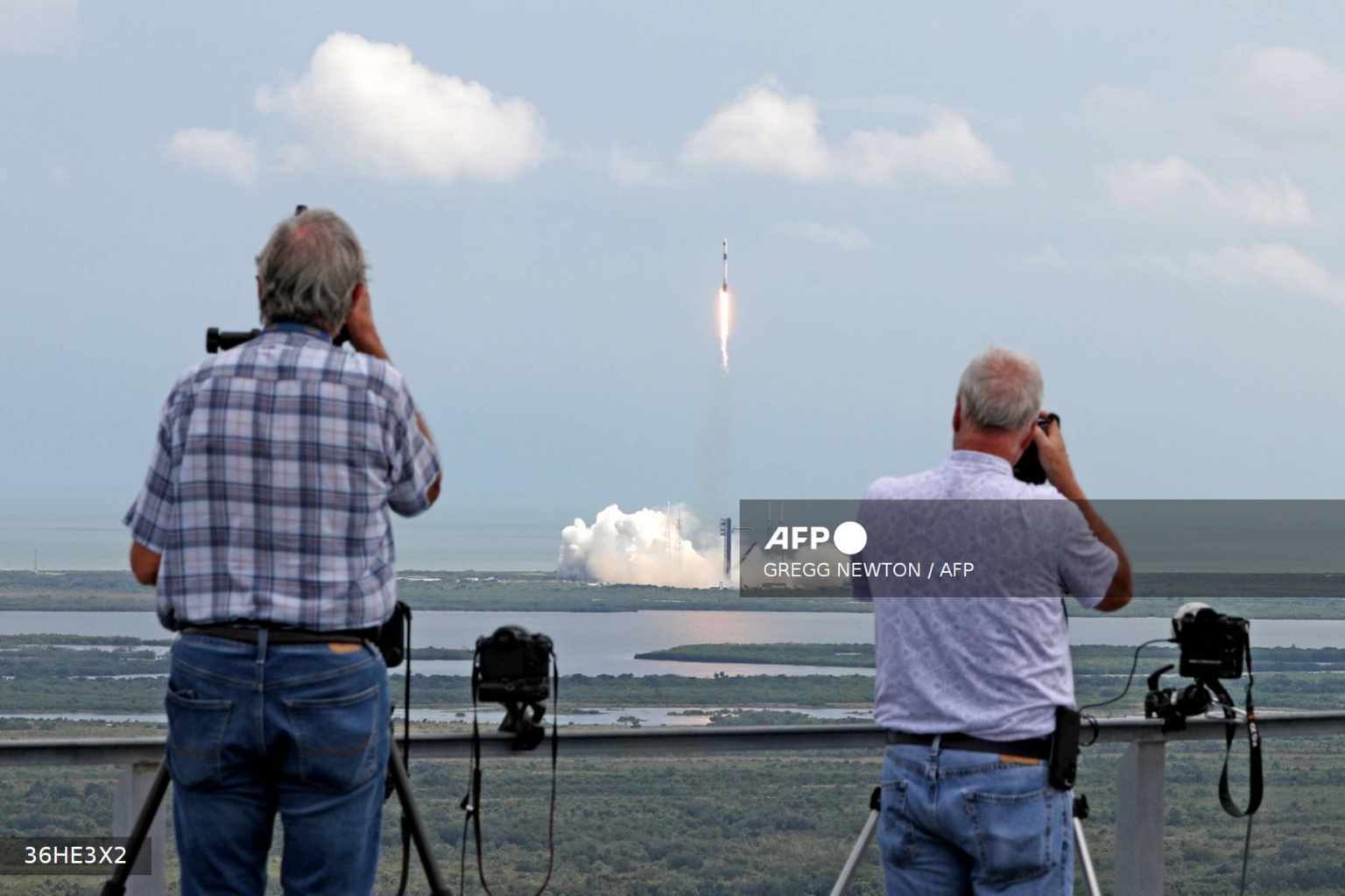 Misión de SpaceX partió al rescate de astronautas atrapados en la ISS - Noticias de hoy en El ...