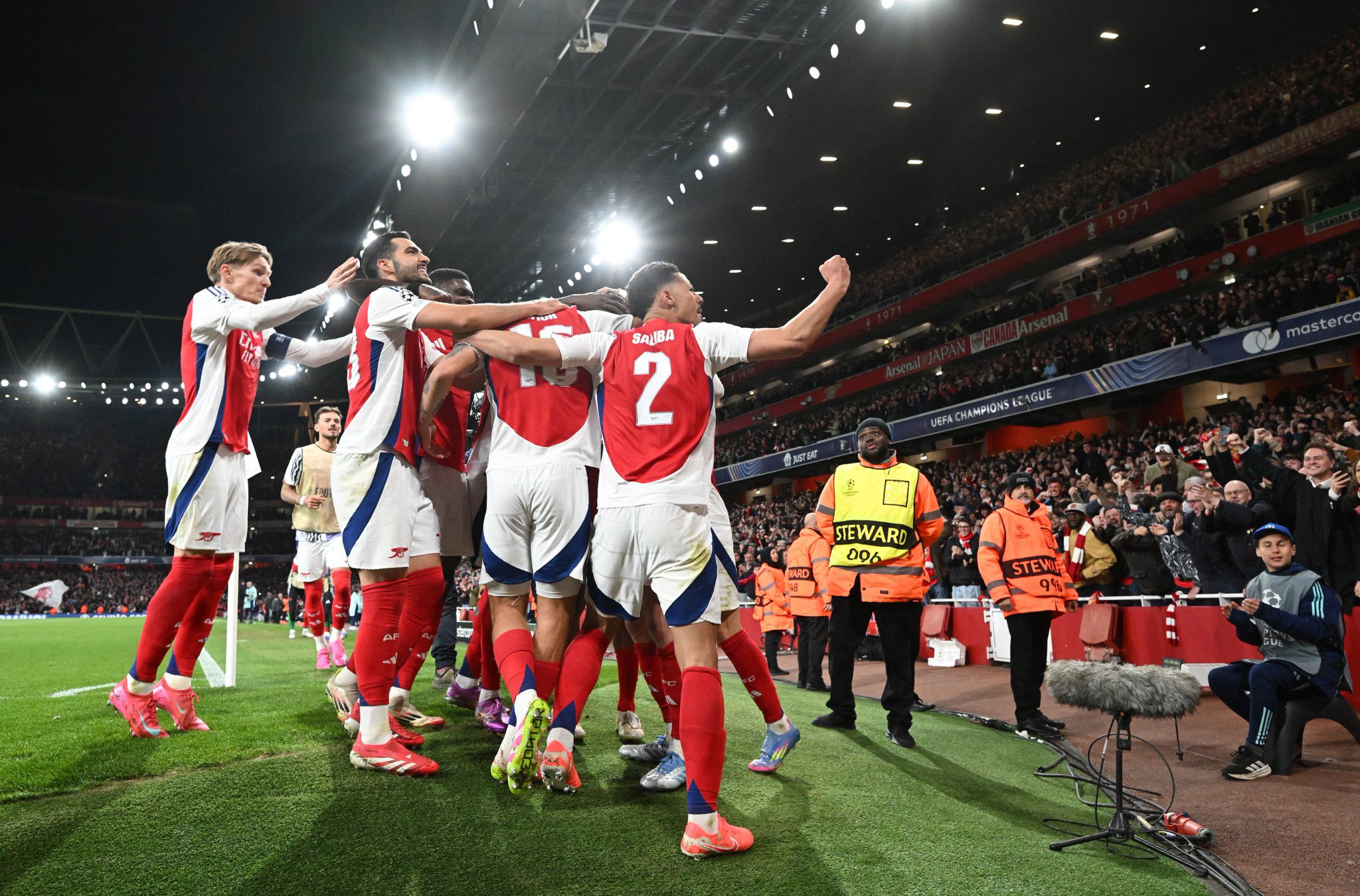 Arsenal deja al Real Madrid con un pie afuera de la Champions League ...