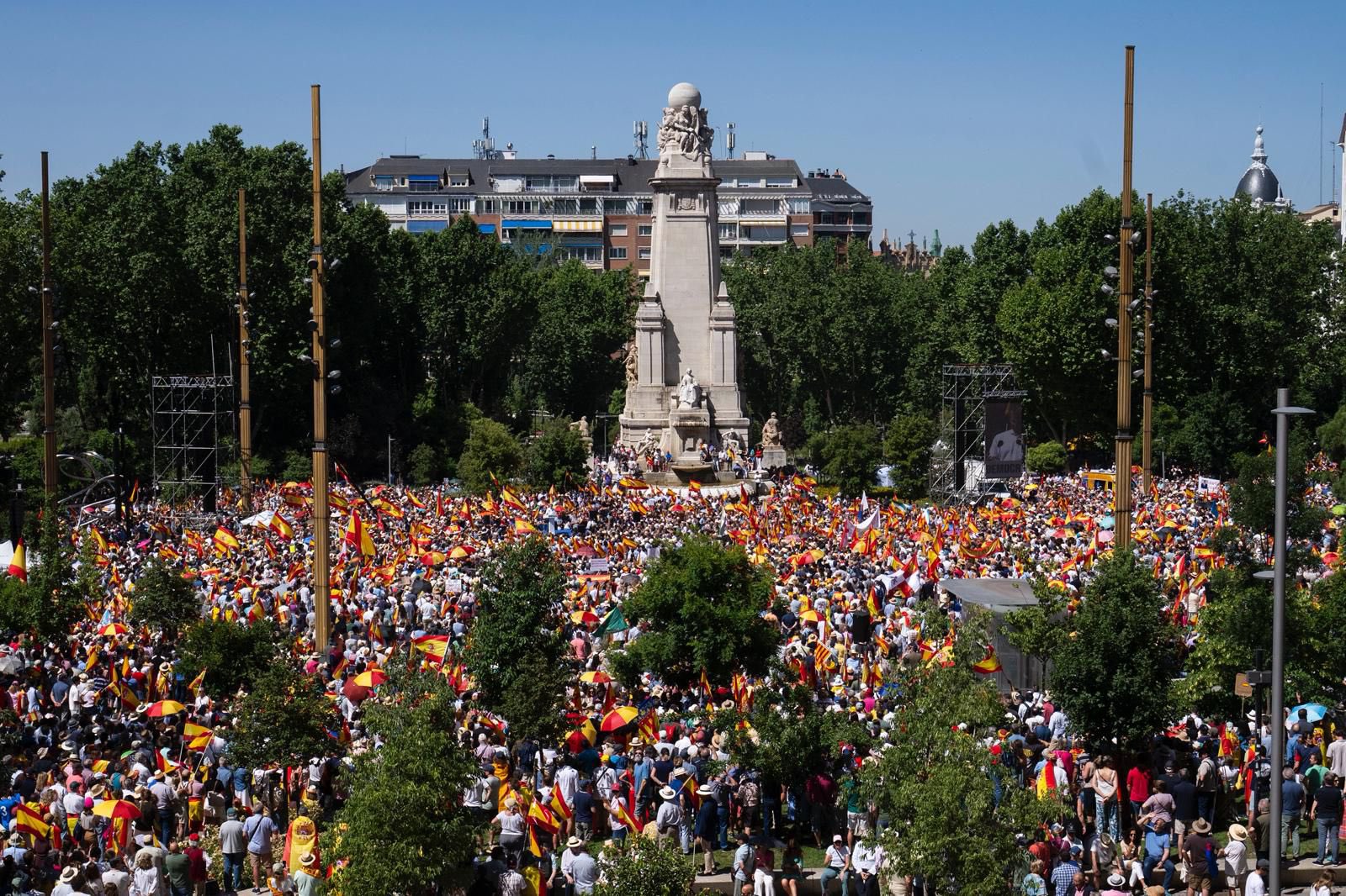 Manifestación masiva en España contra el Gobierno: "Pedro Sánchez ...
