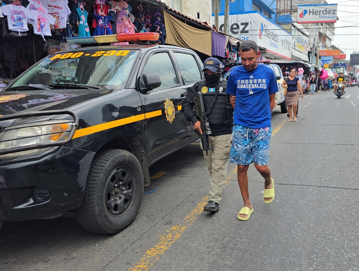 Policías del CAT Guatemala localizan y expulsan a salvadoreño con orden ...