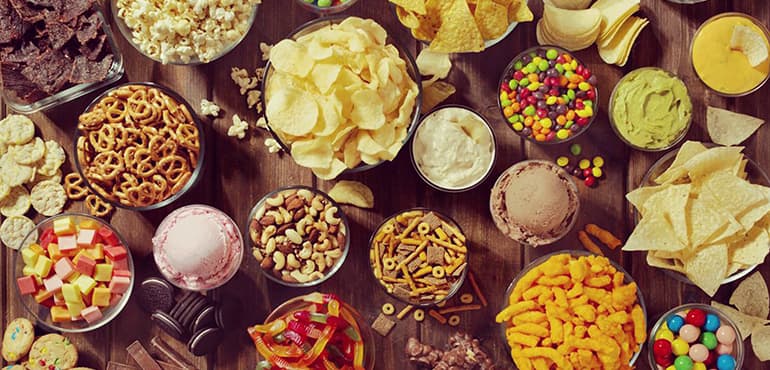 ¿Por qué tienes antojo de chocolate o pan? Una experta explica lo que ...
